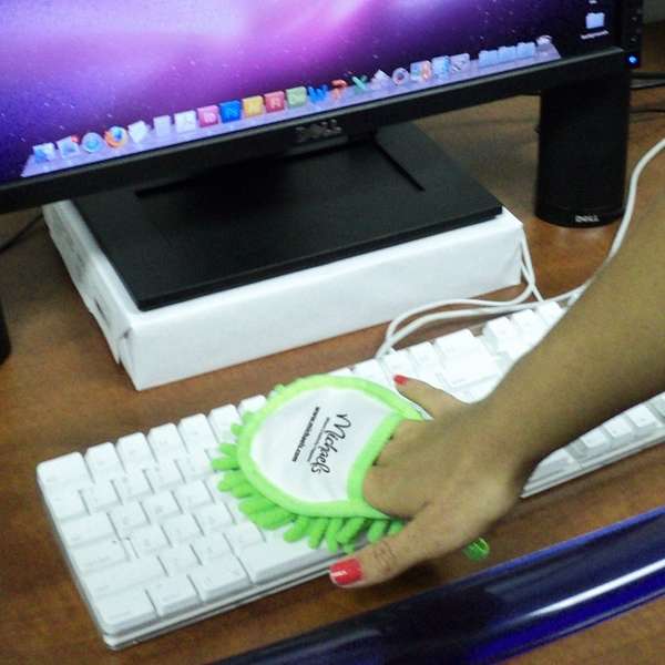 Frizzy Finger Duster | Deluxe